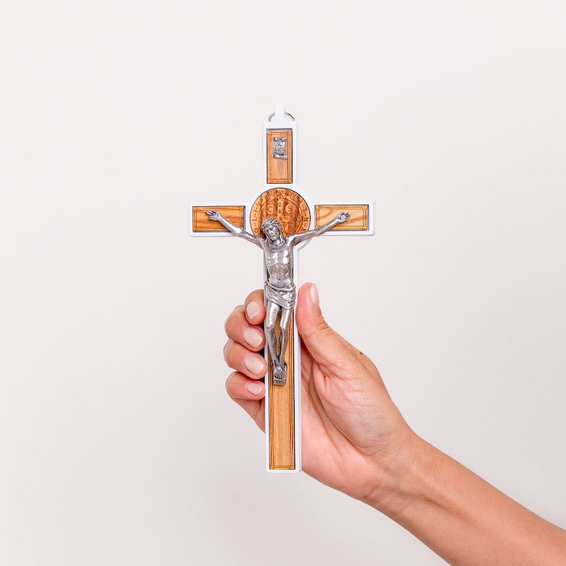 Crucifijo San Benito Metal Blanco – Santo Anello